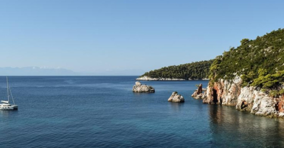 Το ελληνικό νησί που βρίσκεται ανάμεσα στα 9 «μυστικά» της Μεσογείου ...